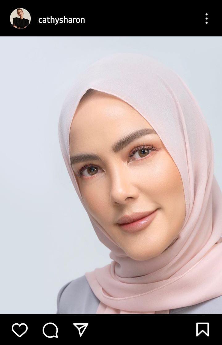 Cathy Sharon Berhijab Saat Lebaran, Banjir Pujian dan Pertanyaan dari Netizen, Mualaf? – Rakcer.ID