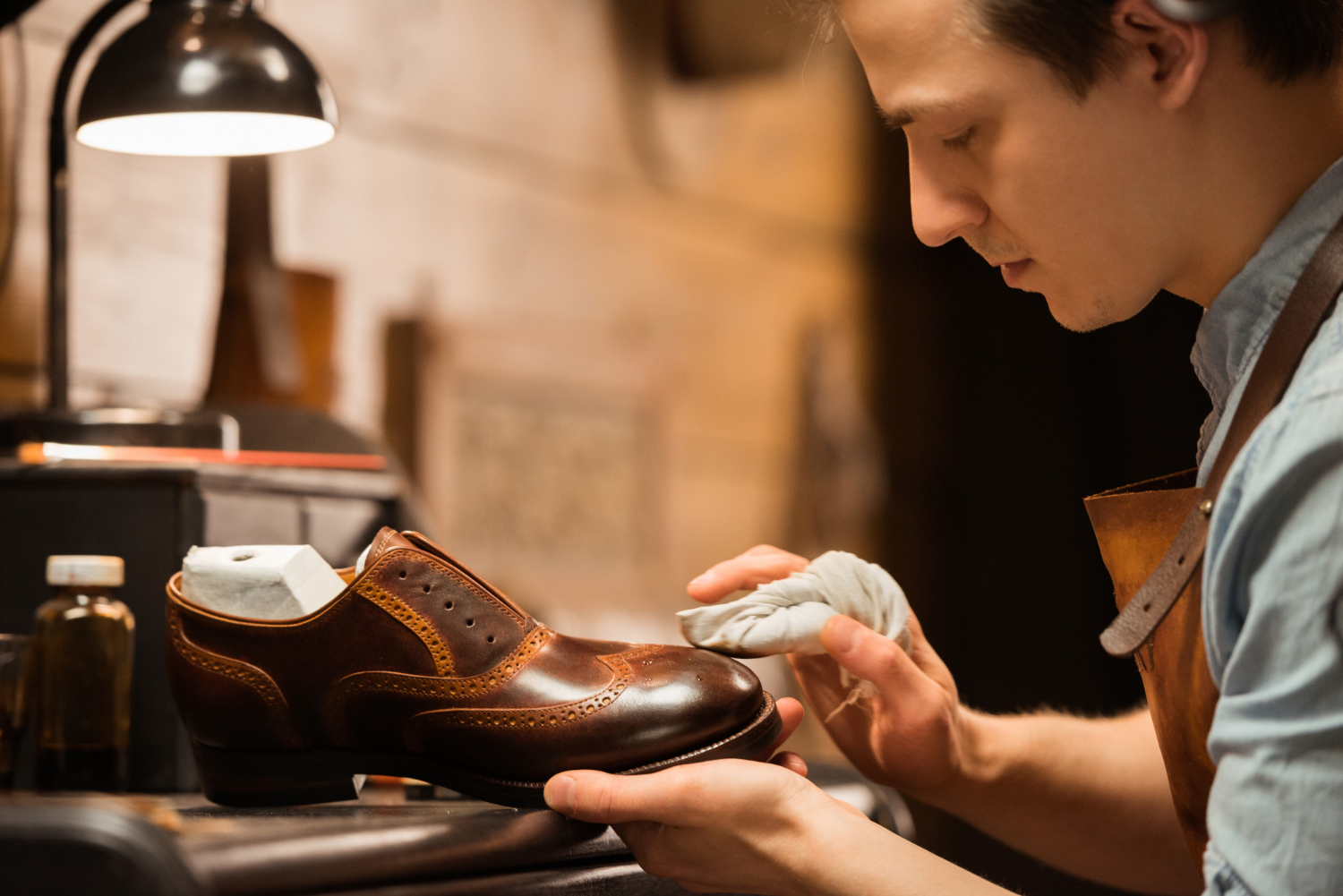 7 Tips Perawatan Sepatu yang Benar, Pertahankan Keindahan dan Daya ...