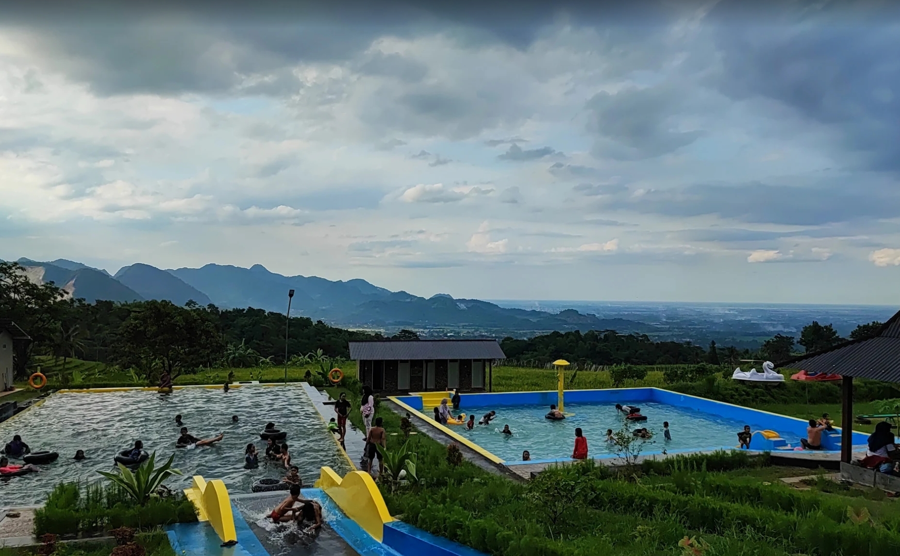 CUMA Ada Satu Di Kuningan! Objek Wisata Side Land, Berlibur Ke Kolam ...
