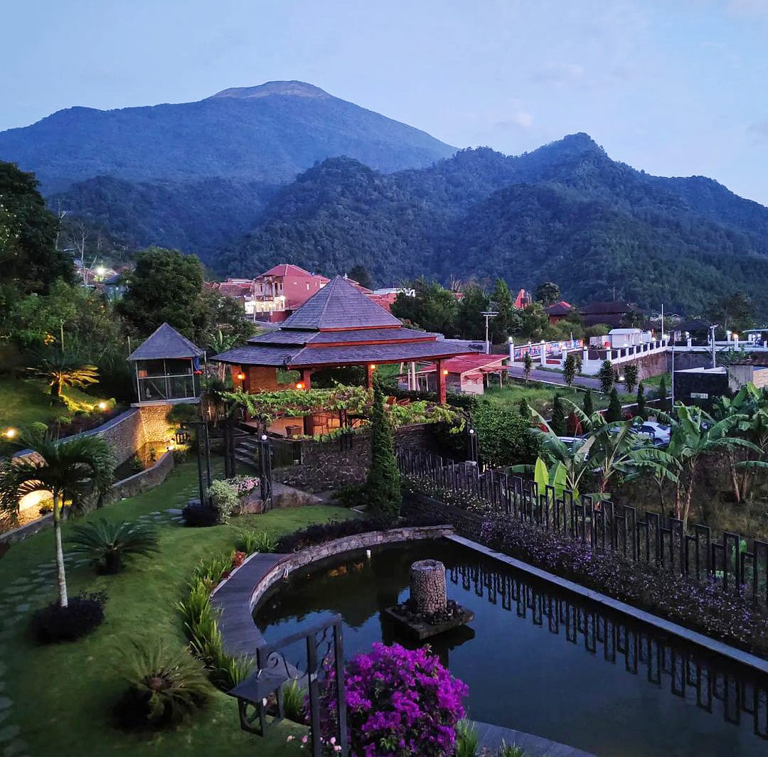 COCOK BUAT HEALING! Nikmati Liburan Mewah di Villa Kuningan Gadang Bin ...