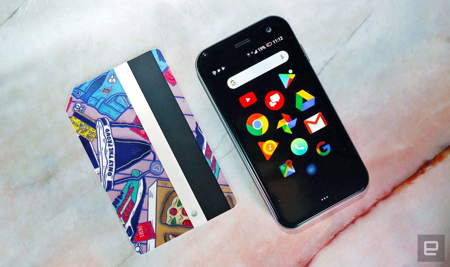 Layarnya 3,3 Inci? Menarik Spesifikasi Palm Phone Mini Ini – Rakcer.ID