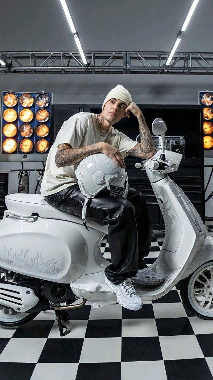 Resmi Dirilis Vespa X Justin Bieber: Ciptakan Karya yang Keren Abis ...