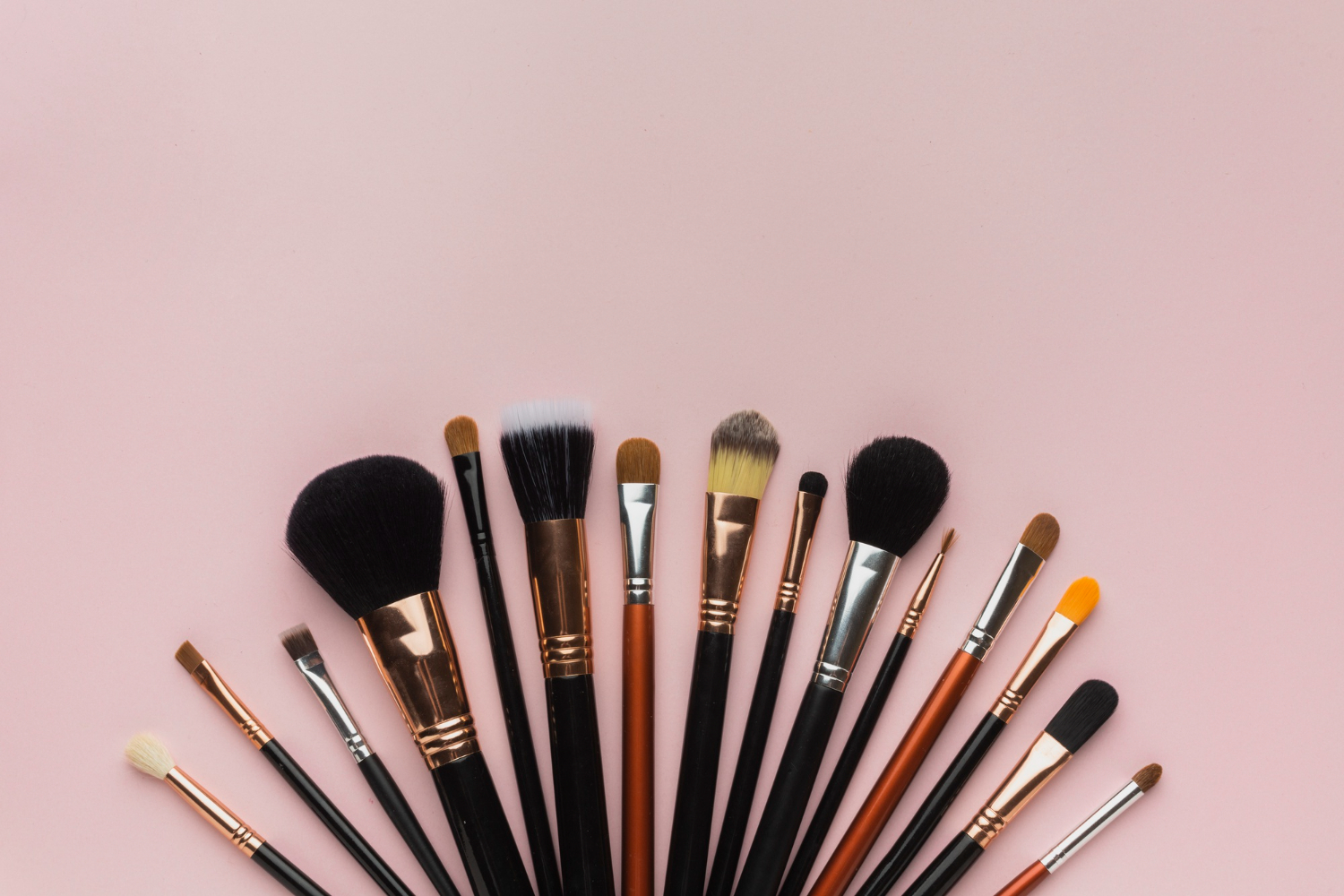 Baru Belajar Makeup? Kenali Dulu 10 Jenis Kuas Makeup dan Fungsinya ...