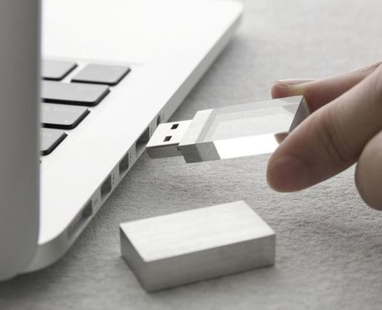 Pengertian Flashdisk Serta Kelebihan dan Kekurangannya!! – Rakcer.ID