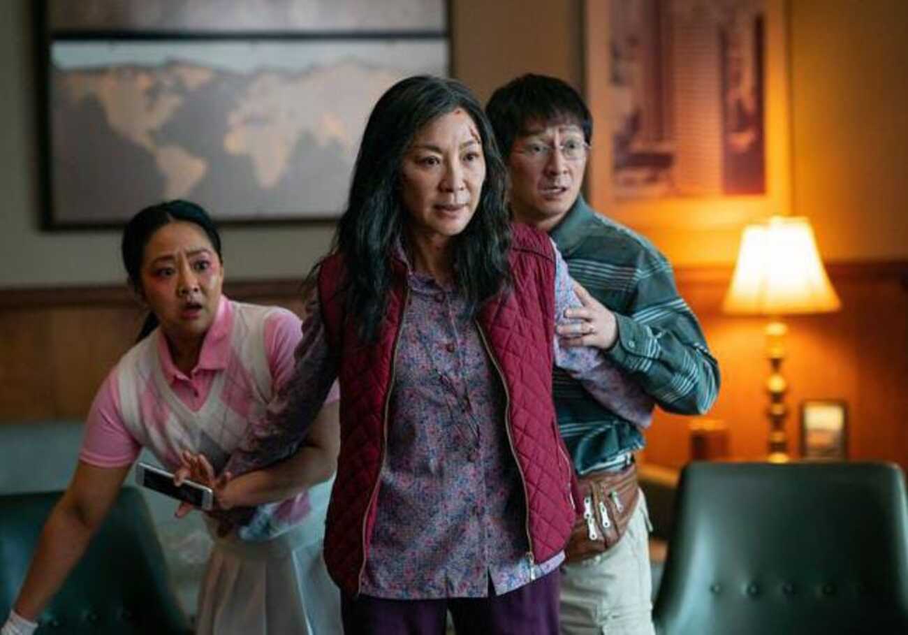 Sabet 7 Penghargaan Sekaligus, Ini Sinopsis dan Fakta Film Everything ...