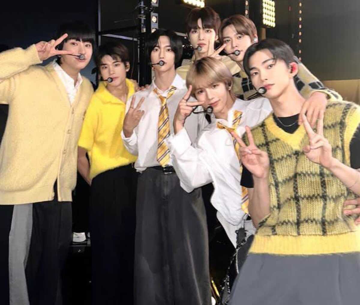 RIIZE Sukses Ramaikan Indonesian Television Awards 2023, Pake Sarung ...