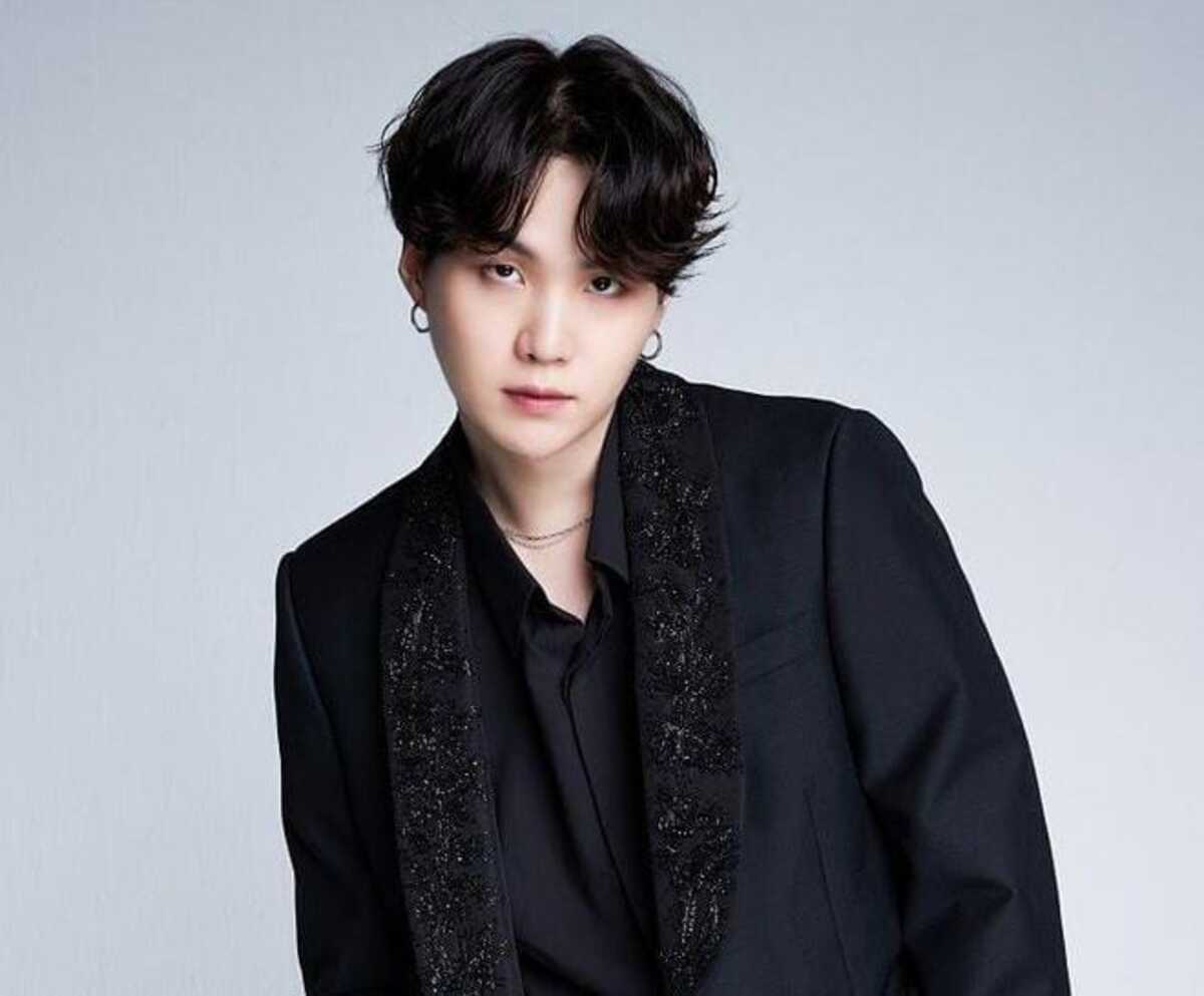 Suga BTS Resmi Memulai Wajib Militer Hari Ini dan Tulis Salam ...