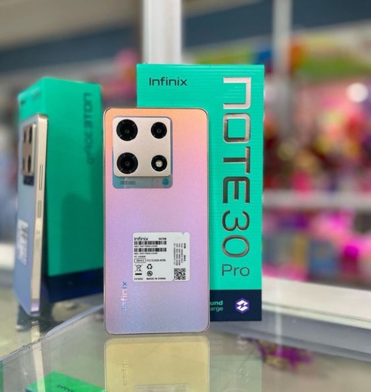 Smartphone Infinix Note 30 Pro Berukuran Sedang dengan Fitur seperti ...