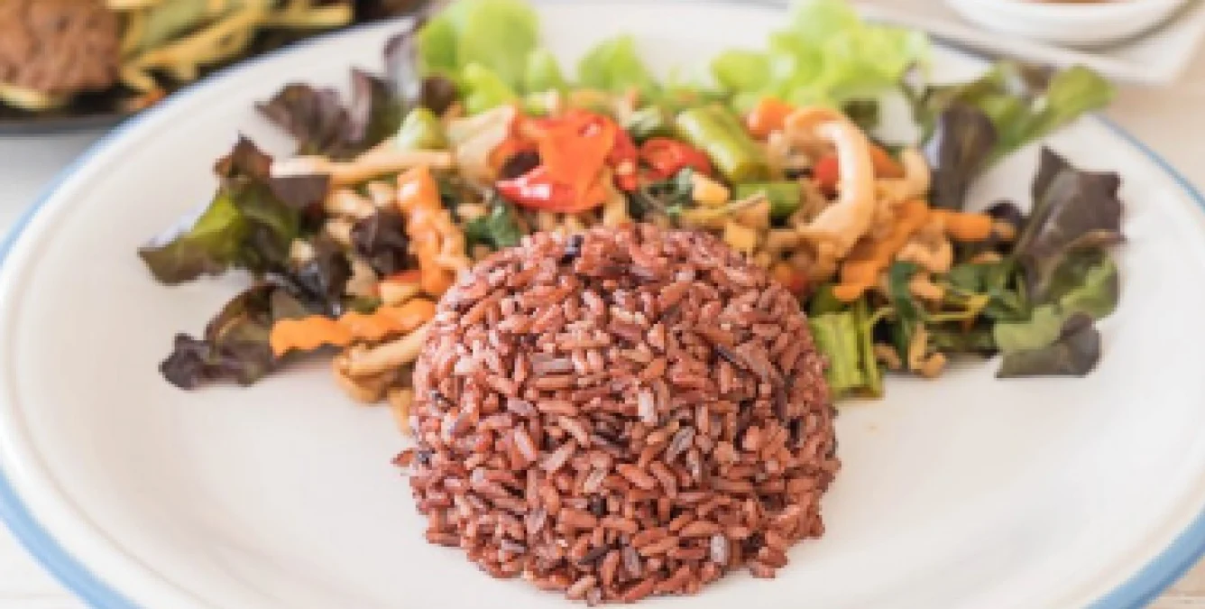 Nasi Merah untuk Sarapan: Apa Saja Manfaat dan Menu yang Bisa Dicoba ...