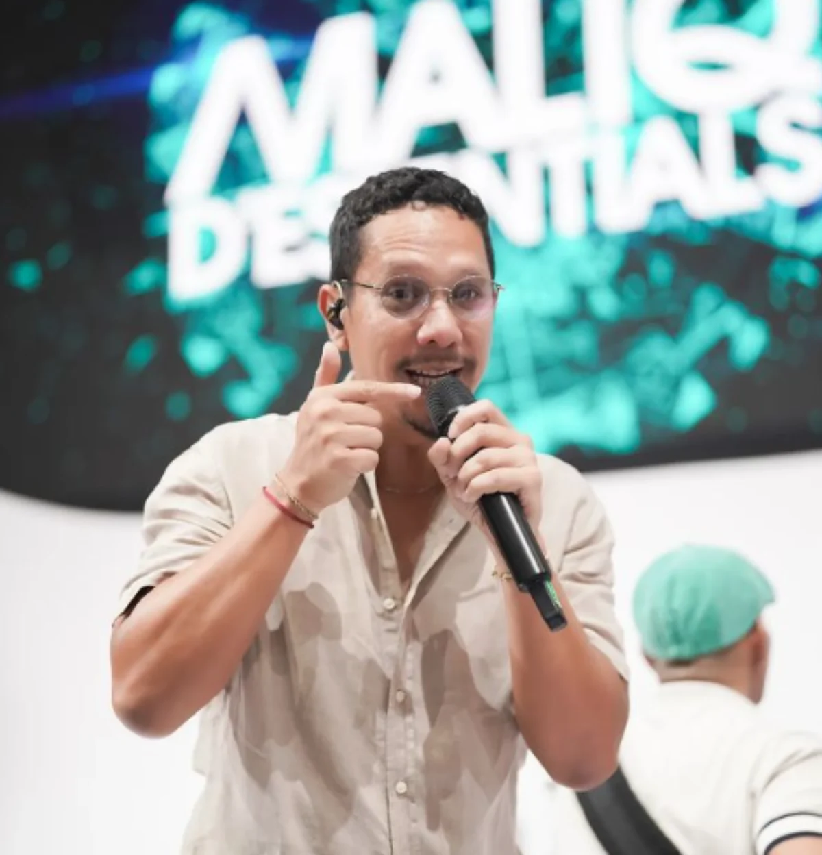 Angga Puradiredja Vokalis Maliq & D’Essentials Resmi Menikahi Dewi ...