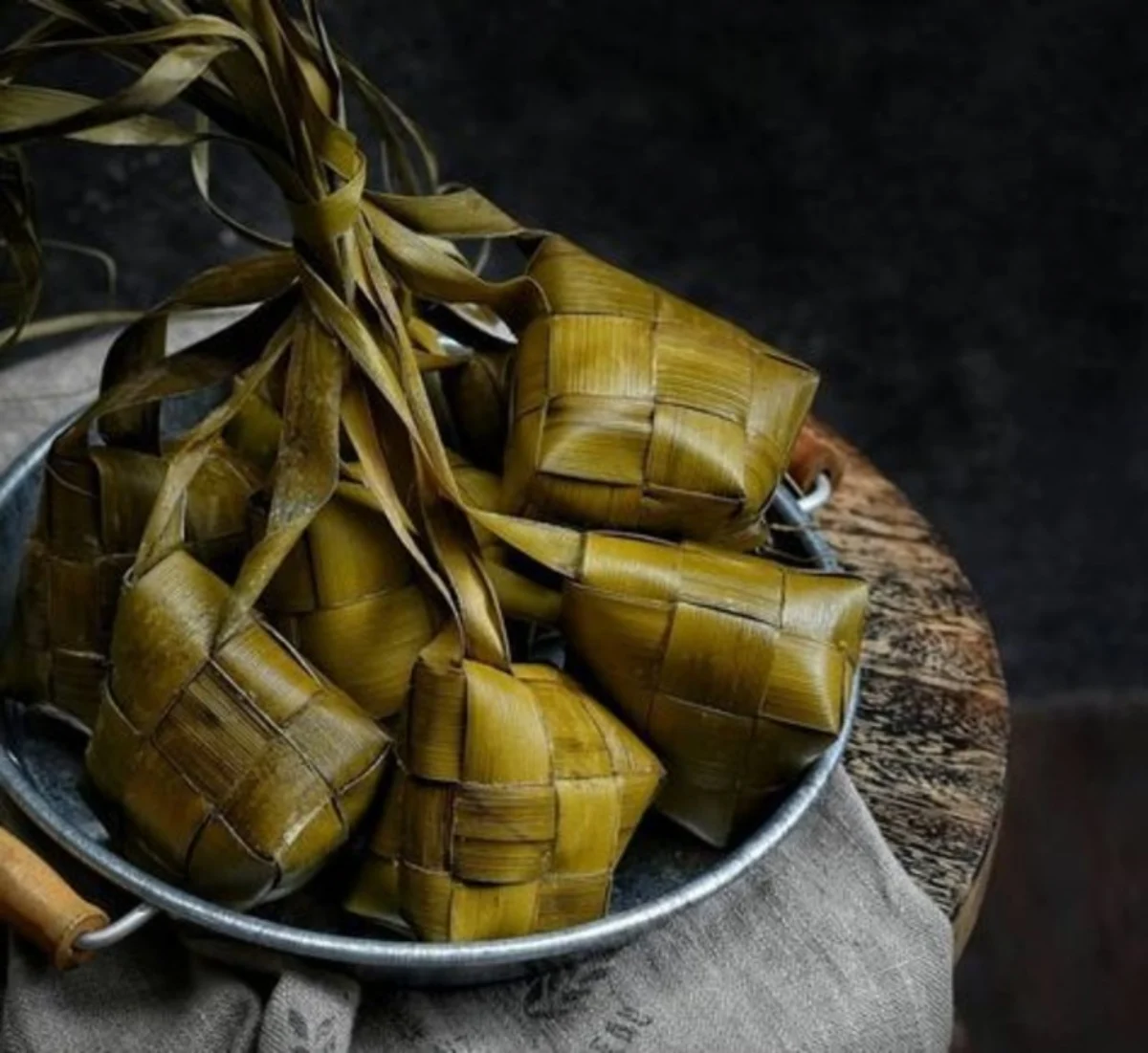 Ada Cara Loh untuk Membuat Ketupat Lebaran, Berikut 4 Teknik Membuat ...
