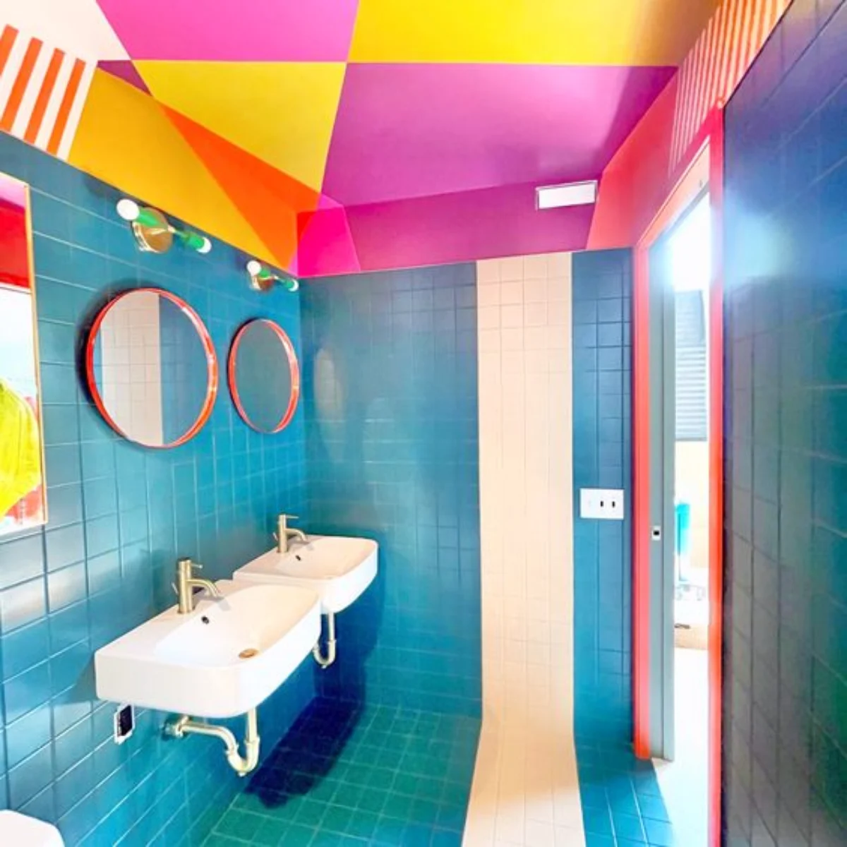 Konsep Color Blocking untuk Mempercantik Ruang Kamar Mandi, Tren ...