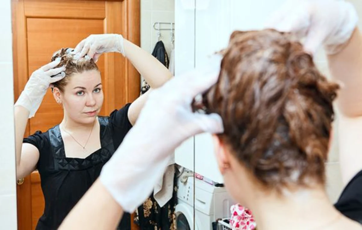 Cara Mewarnai Rambut Sendiri di Rumah bagi Pemula – Rakcer.ID