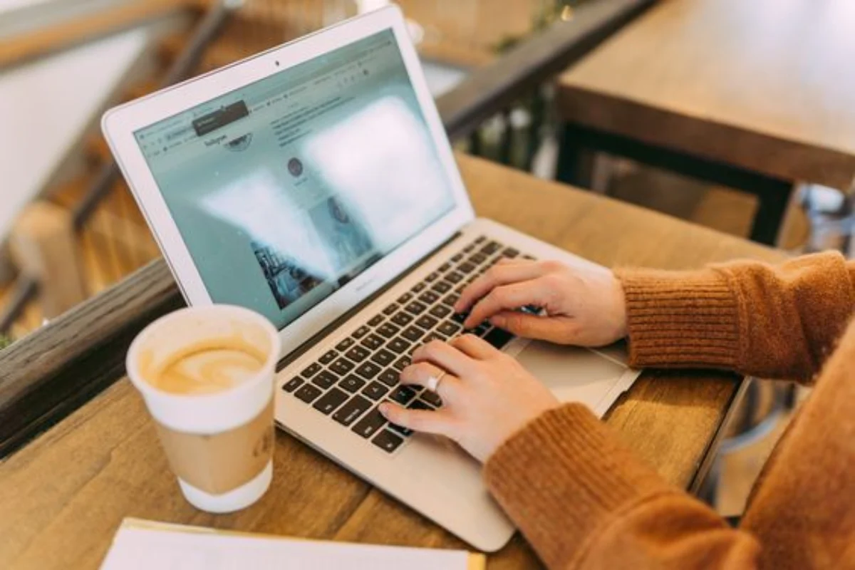 Cara Menulis Artikel yang Baik dan Benar untuk Pemula – Rakcer.ID