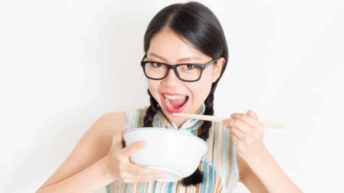 Mengapa Sumpit Jadi Ikon Budaya Makan di Asia? Begini Penjelasannya ...