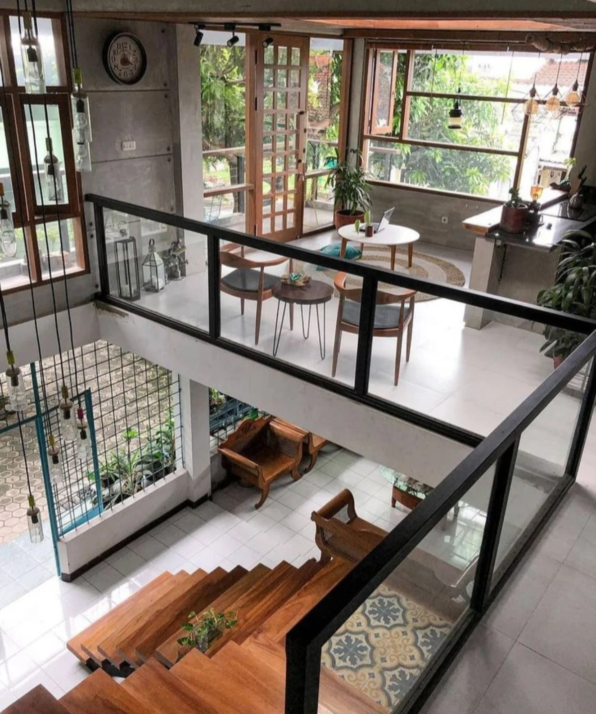 Inspirasi Desain Void Rumah 2 Lantai yang Aesthetic dan Bikin Ruangan ...