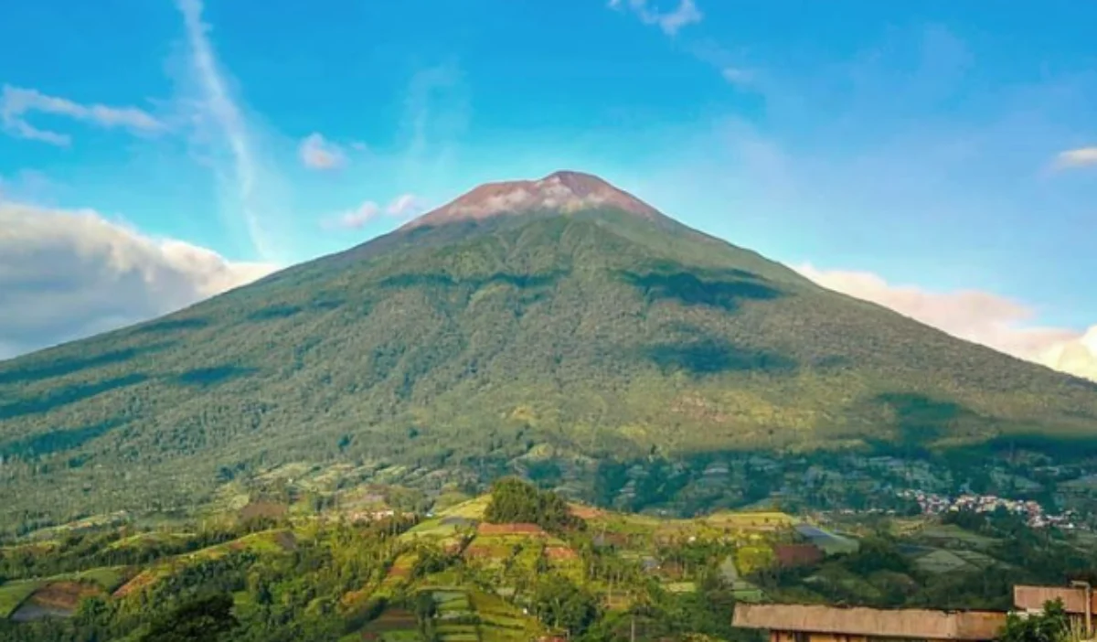 7 Fakta Unik Gunung Slamet Keindahan dan Misteri di Puncak Jawa Tengah ...