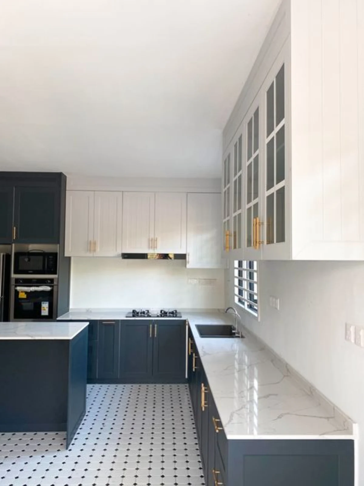 4 Desain Kitchen Set Aluminium untuk Hunian Modern dan Estetik – Rakcer.ID