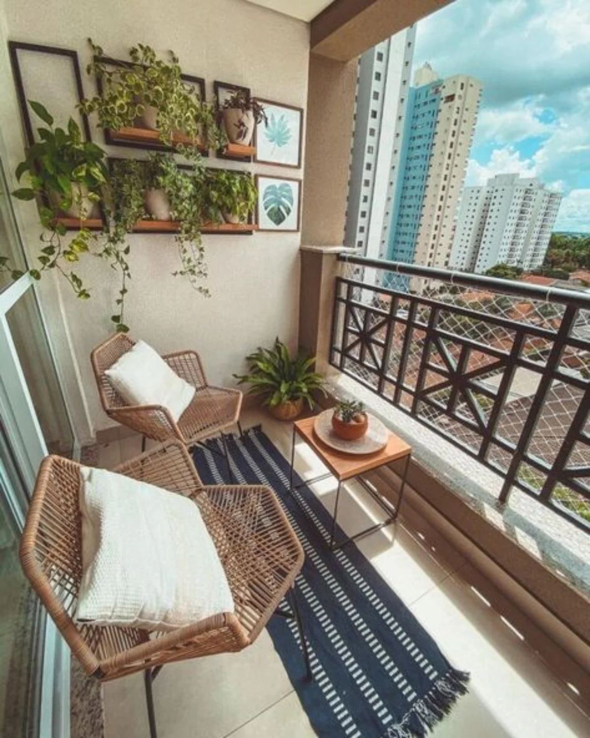 Balkon Minimalis Tak Lagi Dingin! 3 Tips Membuatnya Lebih Cozy dan ...