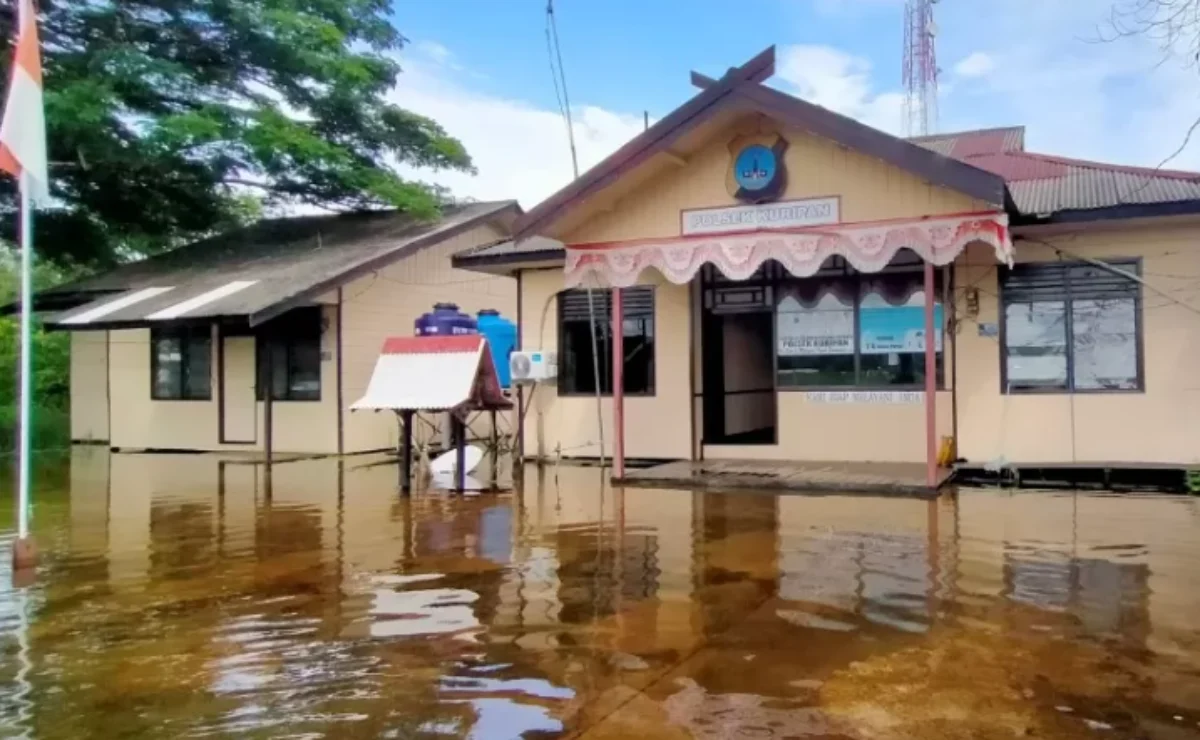 Kejadian Bencana Banjir di Desa Kuripan Akibat Curah Hujan Tinggi – Rakcer.ID