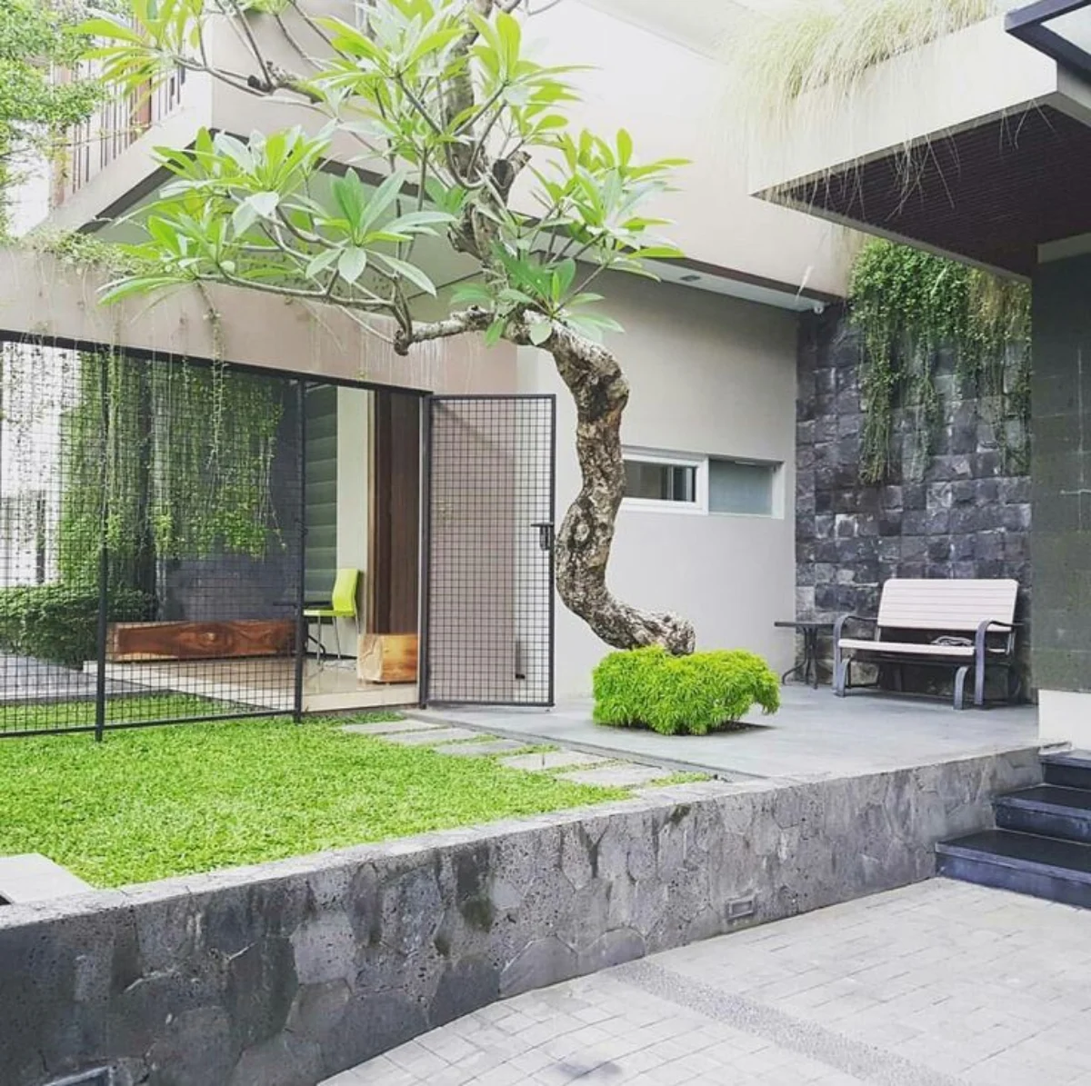 Inspirasi Model Batu Alam untuk Dinding Teras Depan Rumah yang Estetik ...