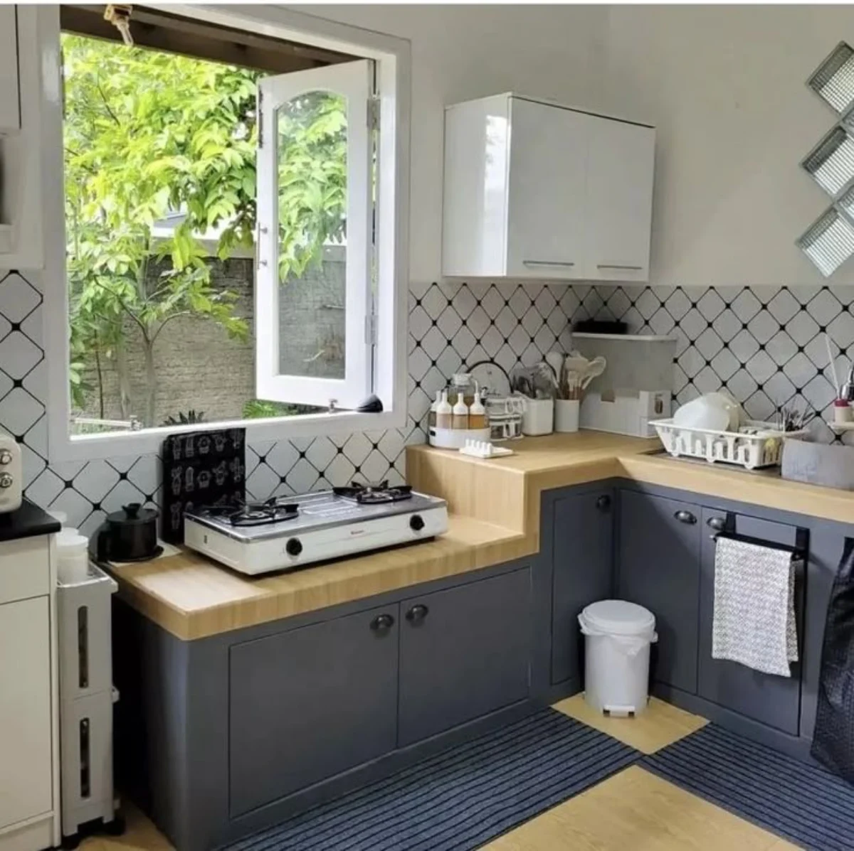 Cara Menata Dapur Tanpa Kitchen Set agar Tetap Rapi dan Estetik – Rakcer.ID