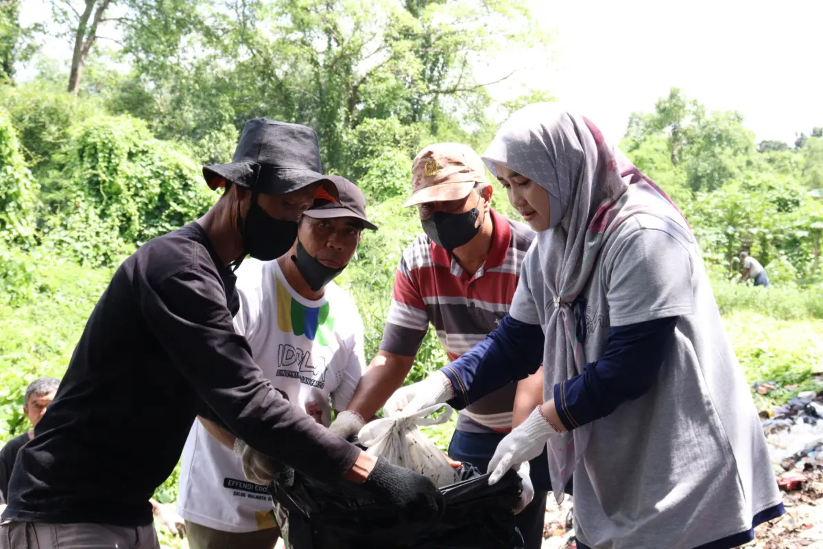 Wakil Walikota Cirebon Turun Langsung Tangani Persoalan Sampah di Kota Cirebon bersama Relawan ...