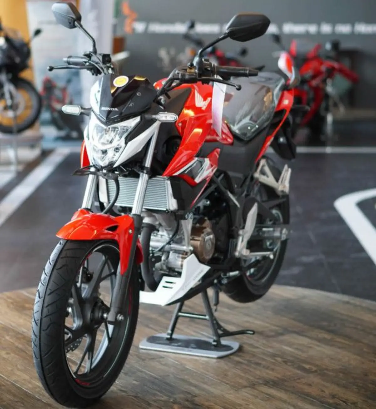 Honda CB150R Streetfire, Motor Sport 150cc dengan Performa Tangguh ...