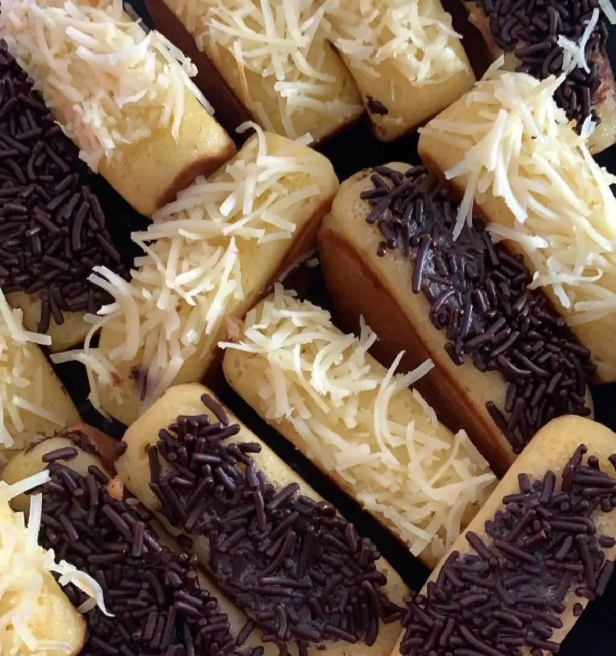 Resep Kue Pukis dengan Taburan Keju dan Coklat Diatasnya yang Meleleh – Rakcer.ID